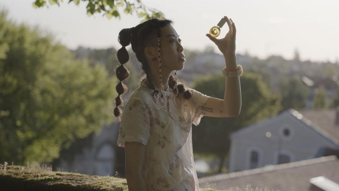 LOUIS XIII Cognac Collaborates with Crochet Artist Kelly Limerick to ...